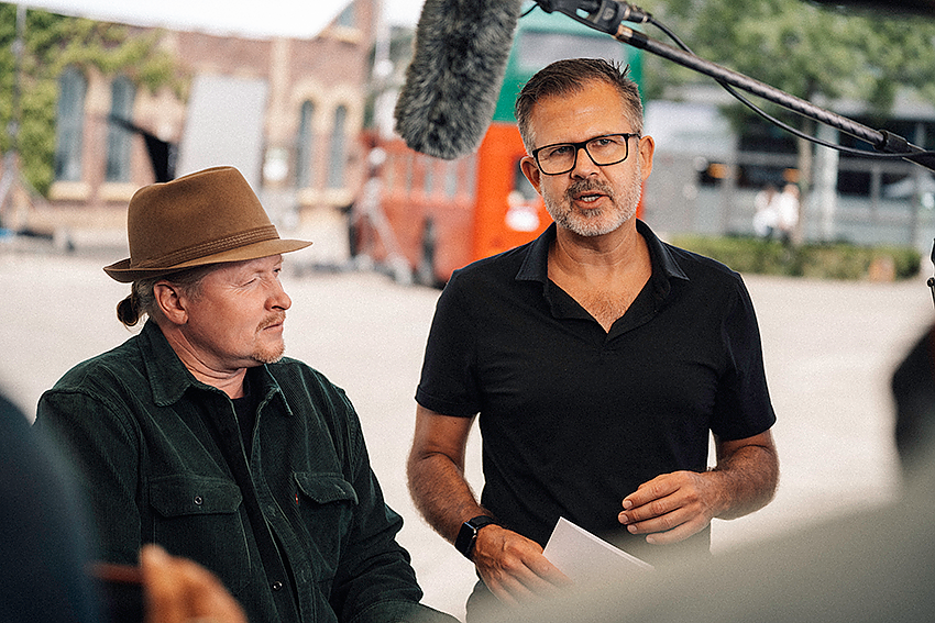 Eyes & Ears of Europe: The Kelly Family bus is back on RTLZWEI – A ...