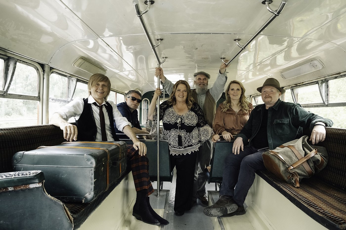 Eyes & Ears of Europe: The Kelly Family bus is back on RTLZWEI – A ...